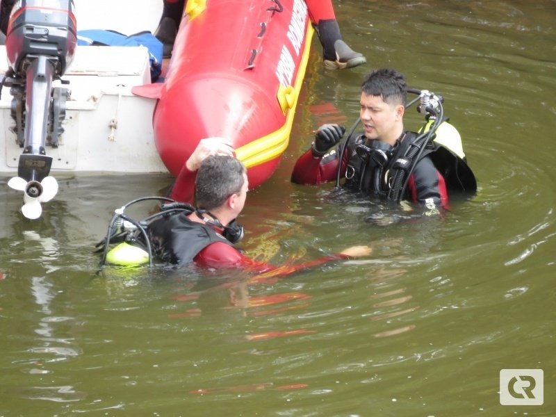 Caco Da Rosa - Bombeiros fazem buscas por homem que pulou da ponte Caco Da Rosa - Bombeiros fazem buscas por homem que pulou da ponte