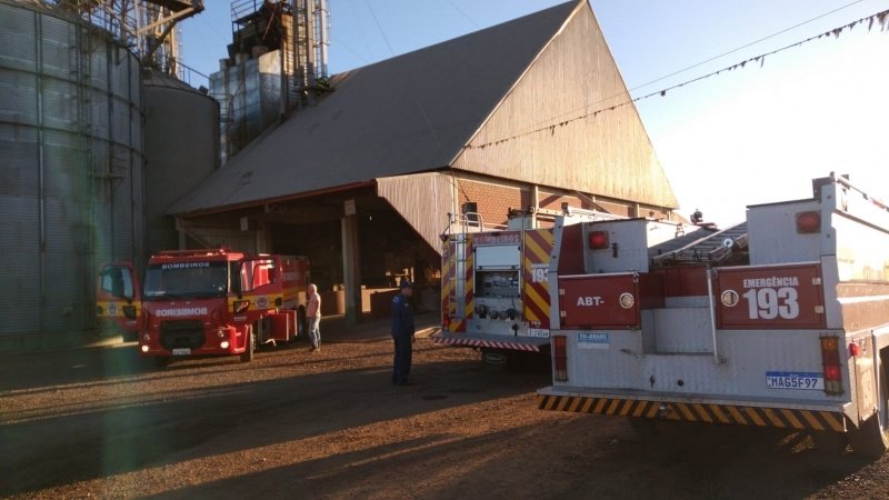 Caco Da Rosa - Combate a incêndio em secador de grãos consome 55 mil ... Caco Da Rosa - Combate a incêndio em secador de grãos consome 55 mil ...